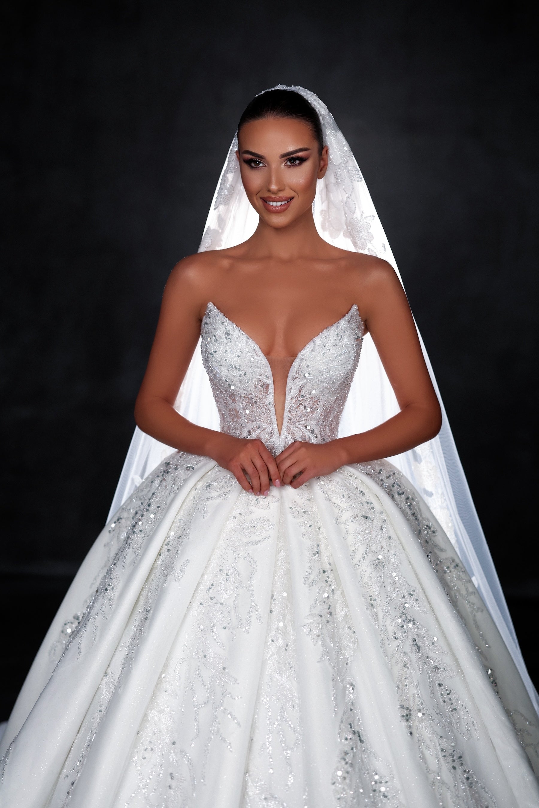 Reine — Pointed Sweetheart Wedding Dress – Qëndresa